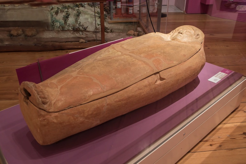 Phoenician antropomorphic sarcophagus; -700/-218; buna23 | eHive