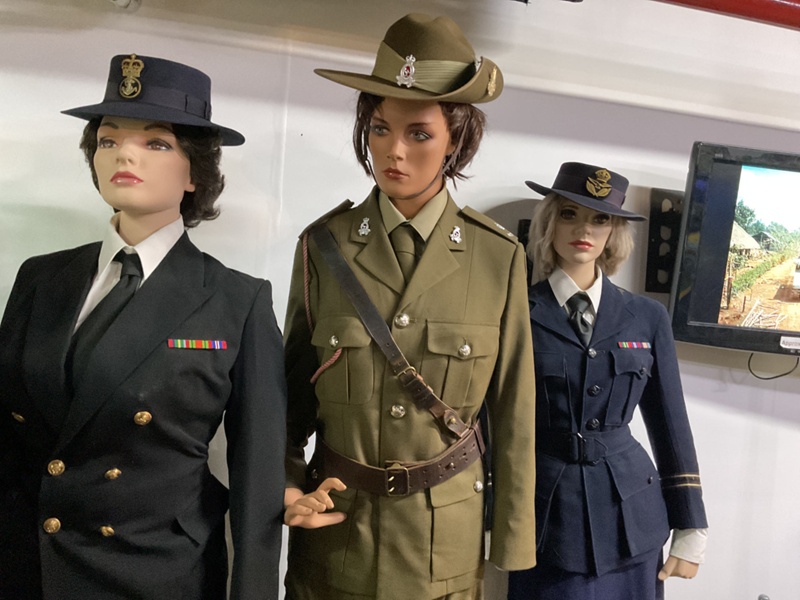 ROYAL Australian ARMY NURSING CORPS MAJOR WITH CEREMONIAL service DRESS ...