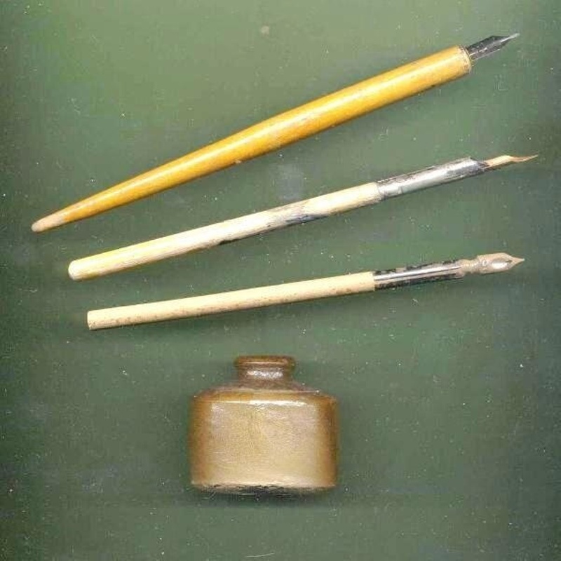A set of Victorian pens and an ink pot.; WIT:1324 | eHive