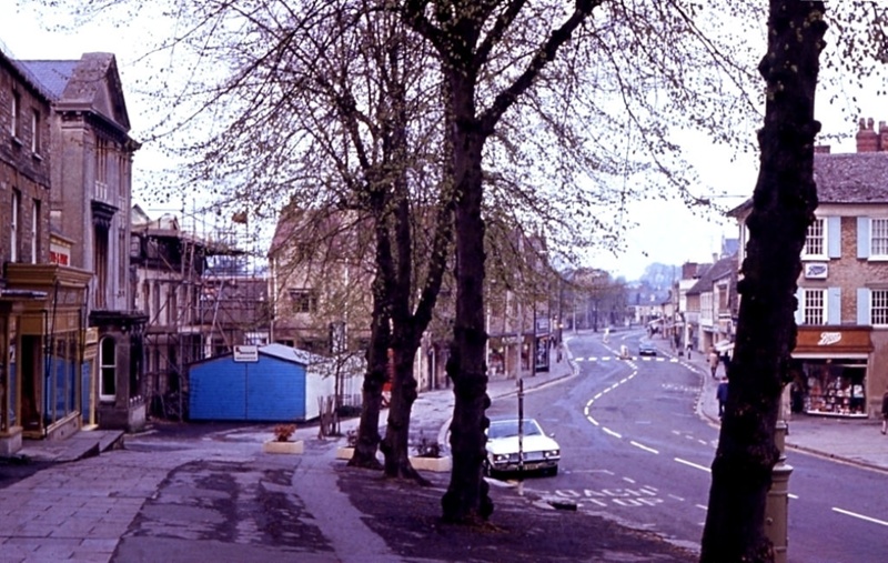 A colour view of The Hill, Witney High Street, looking north circa 1999 ...