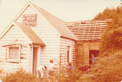 Removing the extension to Ararimu Valley School before removal to ...