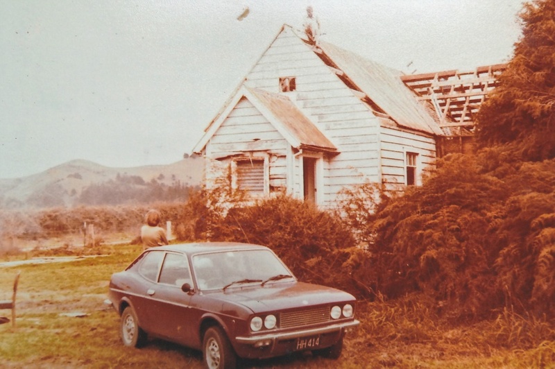 Pit sawed rafters and split totara shingles on the roof of Ararimu ...
