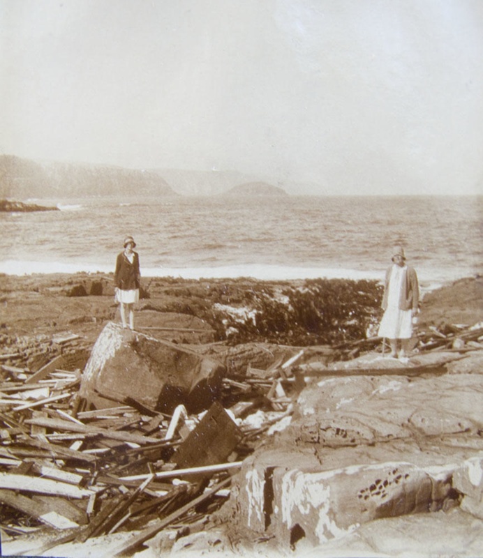 Photographs [Scenes after Wreck of the Manuka]; [?]; 1929; CT85.1737 ...