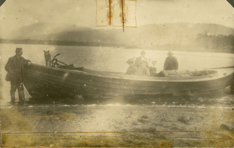 Photograph [Fishing at Papatowai]; [?]; Early 1900s; CT79.1252b.3 | eHive