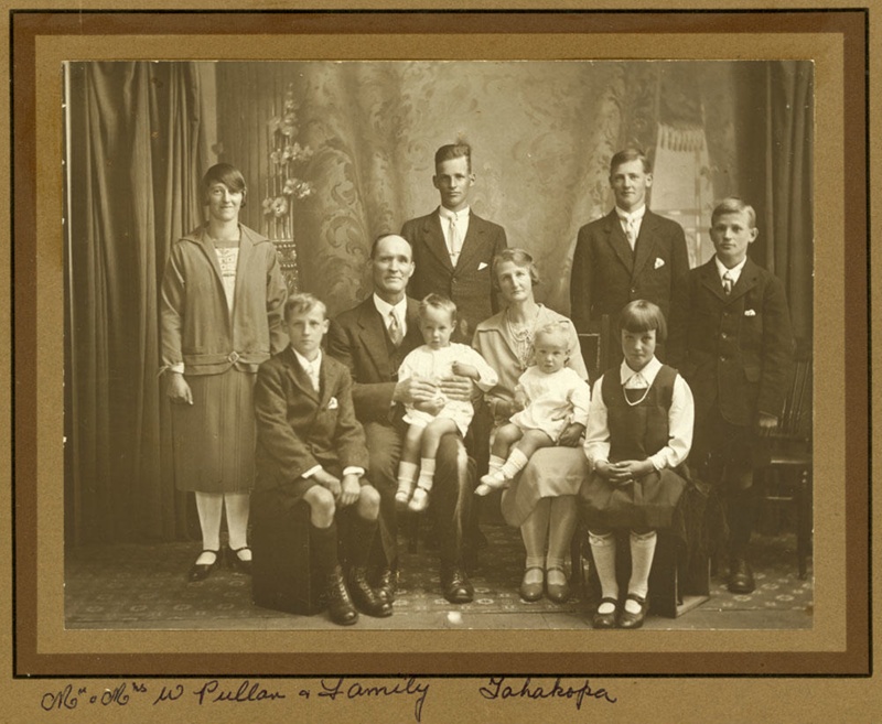 Photograph [Pullar family]; [?]; c1920s; CT79.1261a | eHive