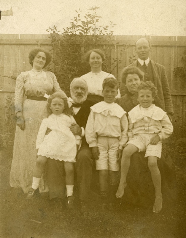 Photograph [Stenhouse family]; [?]; early 20th century; CT83.1485e | eHive