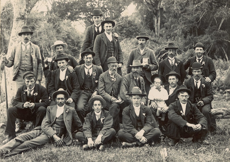 Photograph [Willsher Bay Caledonian Society Committee, 1900]; Clayton ...