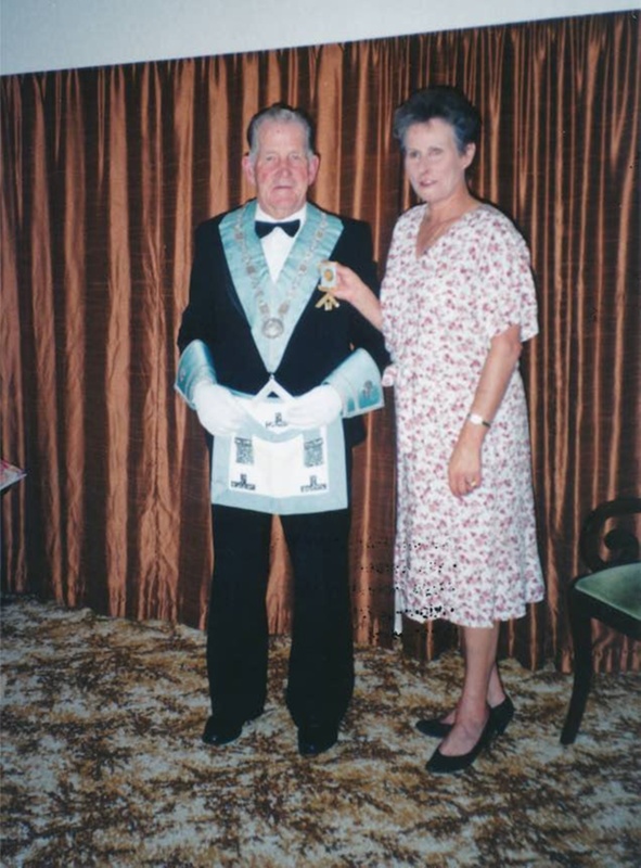 Lawrie Balderston and Robyn Sellars.; 17-141 | eHive