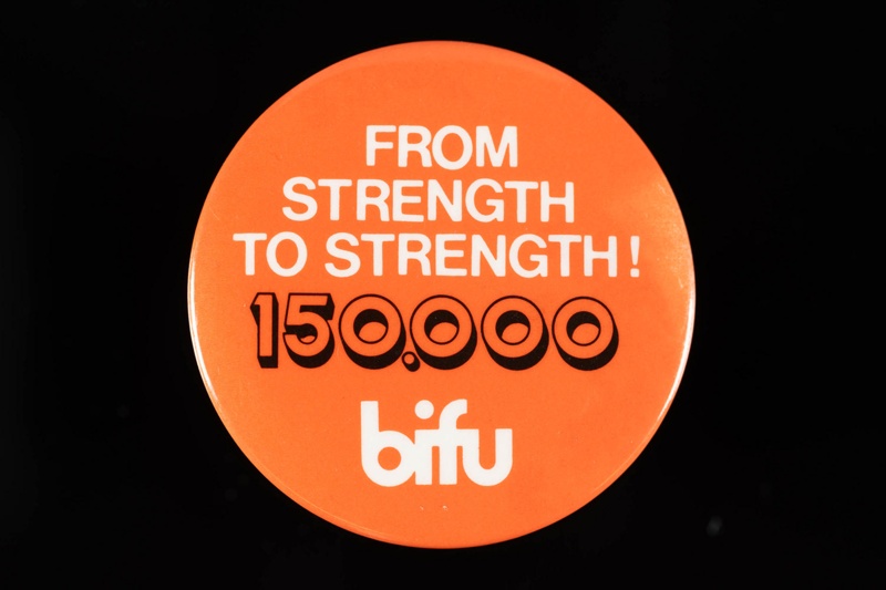 Badge, "From Strength to Strength!"; bifu; 13_66_0012 | eHive