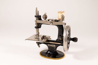 Singer Sewing Machine; The Singer Manufacturing Company; 0041.236 | eHive