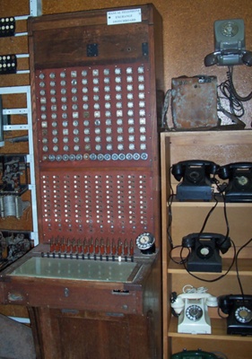 Manual telephone exchange ; 13.2011 | eHive