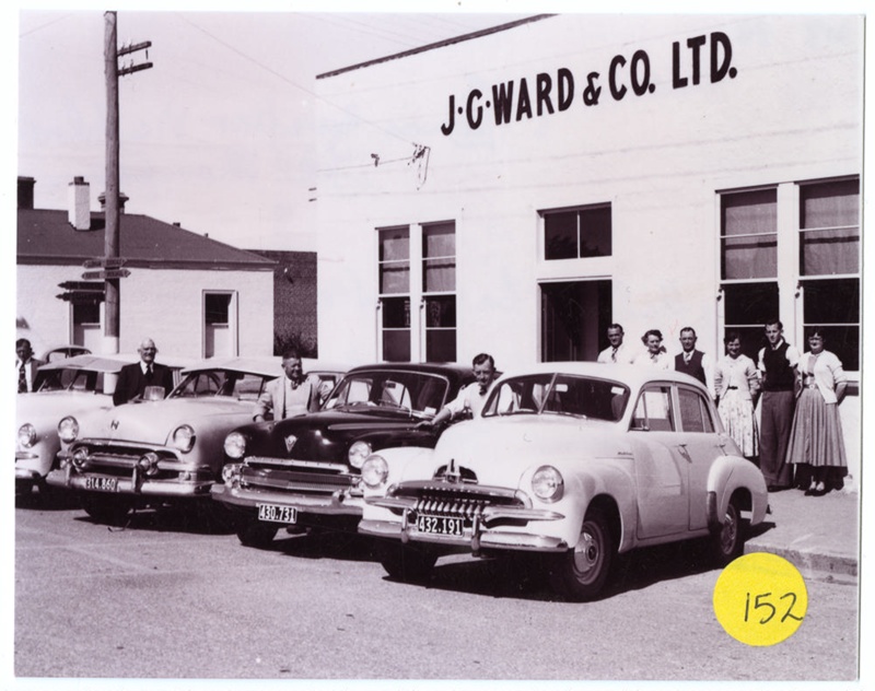 Photograph, J G Ward & Co Ltd Staff and Cars; Unknown photographer ...