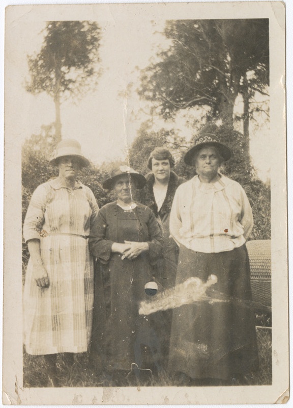 Photograph, Cartwright Family; Unknown photographer; 1920-1930; WY.1989 ...