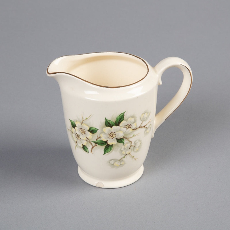 Jug, Crown Lynn Floral; Crown Lynn Potteries Limited; 1960-1970; WY ...