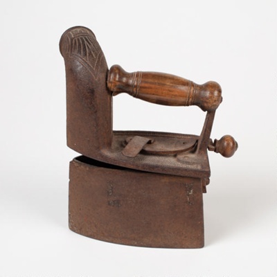 Iron, Box ; Unknown manufacturer; 1900-1920; WY.1995.60.3 | eHive