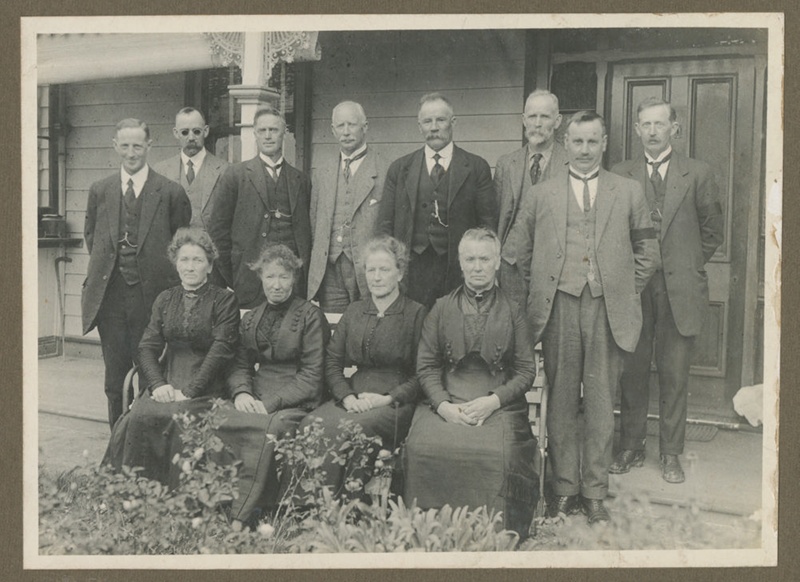 Photograph, Beange Family; Hunter, A.T.; 00.05.1923; WY.1989.456 | eHive