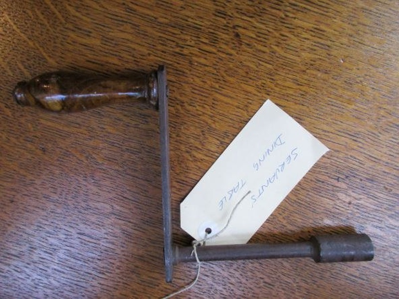 Heavy extension winder, library table; Victorian style; 4776.2 | eHive