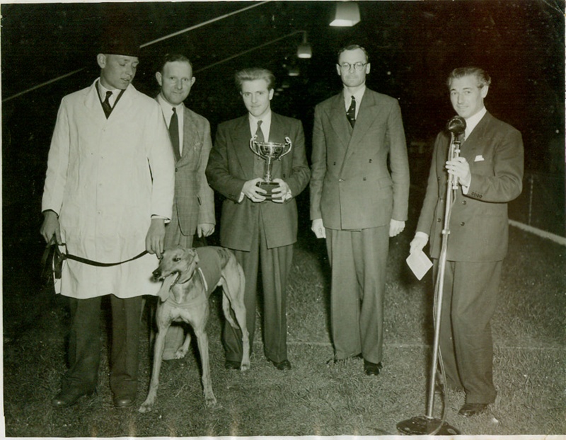 Photo: Walter Hadlee (second right), at the "Dogs", having presented a ...