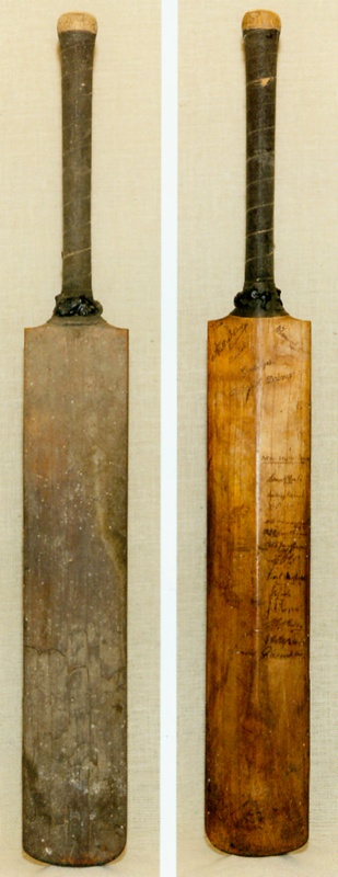 Cricket Bat: Gradidge Cricket Bat with signatures of the New South ...
