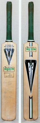 Cricket Bat: Duncan Fearnley "Magnum" and "Viv Richards" Signature Bat ...