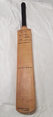 Cricket bat: Duncan Fearnley 'The Magnum' circa 1984; Duncan Fearnley ...