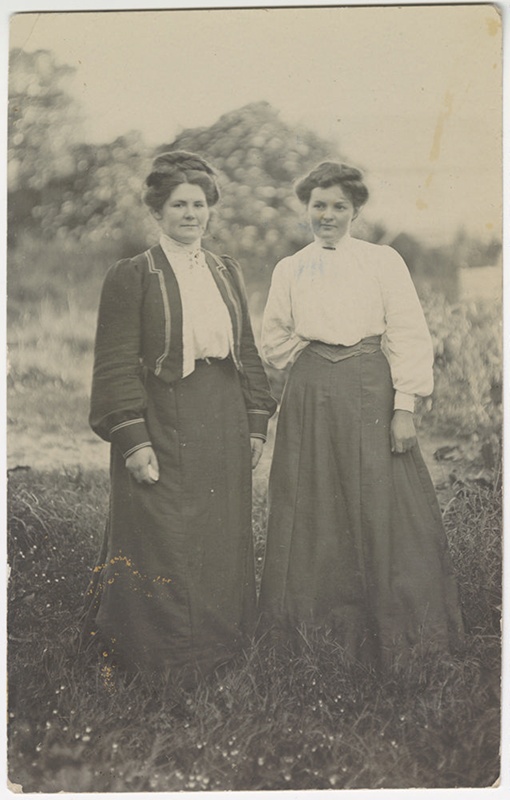 Photograph, Sarah and Helen McIntosh; Unknown photographer; 1900-1910 ...