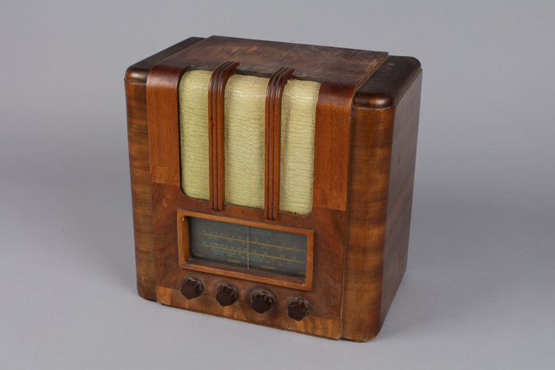 Radio, Gulbransen, Clipper model; Collier & Beale Ltd; 1940-1950; RI ...