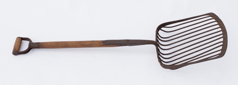 Muck rake; C. T. Skelton & Co.; 1850-1950; RI.RT38.2 | eHive