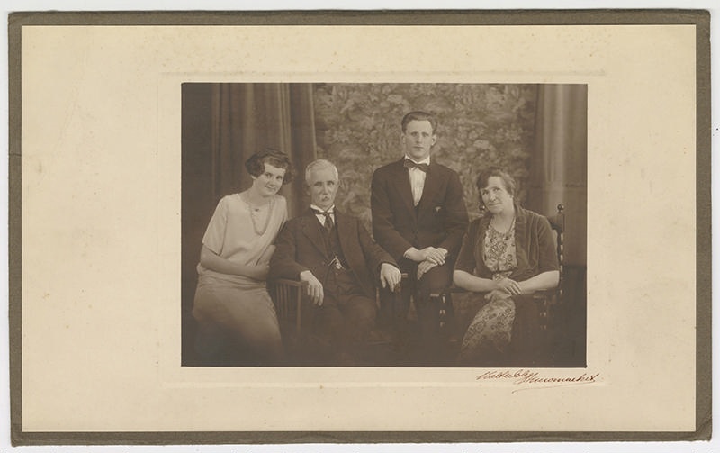 Photograph, Family Group; Clegg, Walter; 1920-1930; RI.P153.96.2470 | eHive