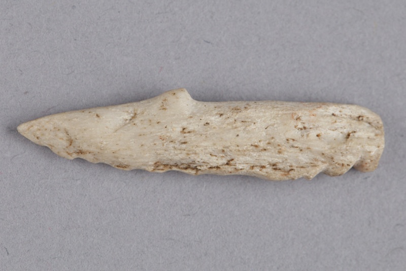 Matau, Bone fish hook; Unknown Kaimahi matau (Fishhook maker); 1250 ...