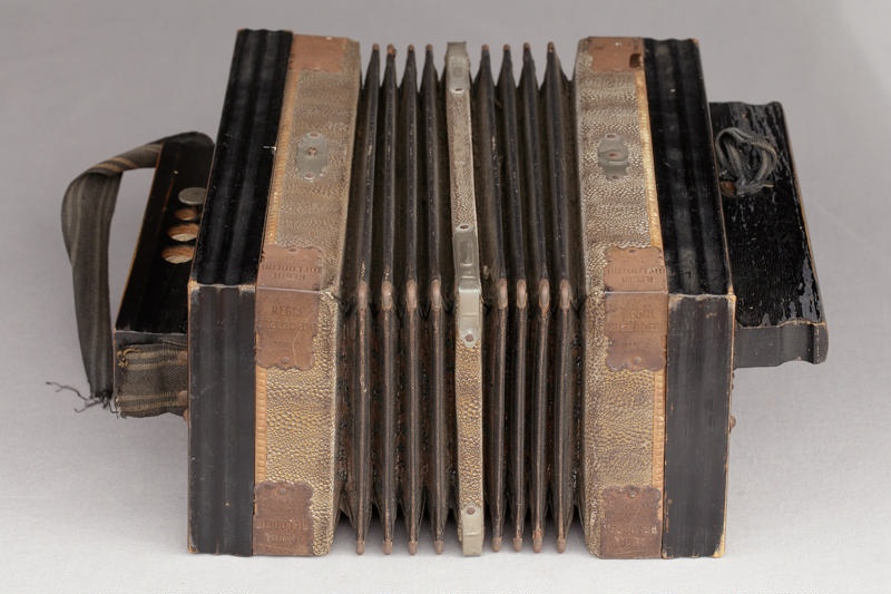Melodeon; Regal; 1880-1890; RI.W2001.380 | eHive