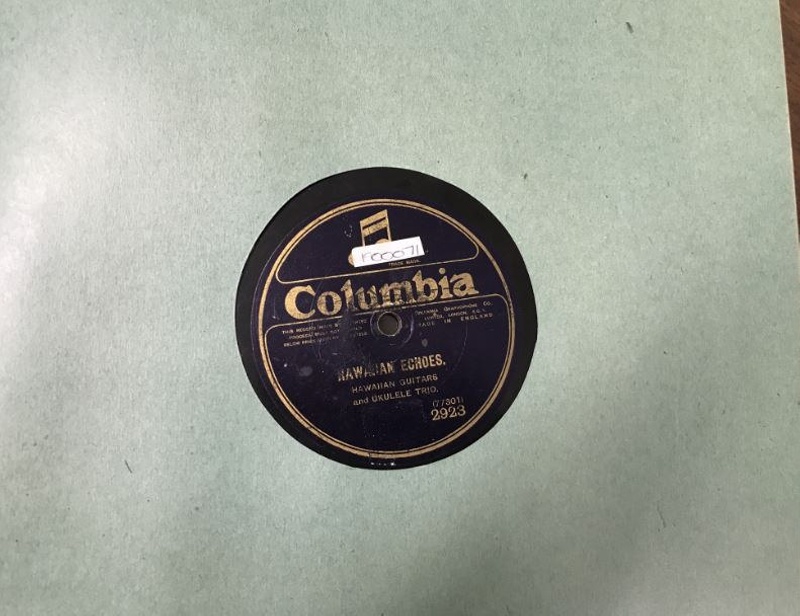 Record, Smiles then kisses / Hawaiian echoes; Columbia Gramophone Ltd ...