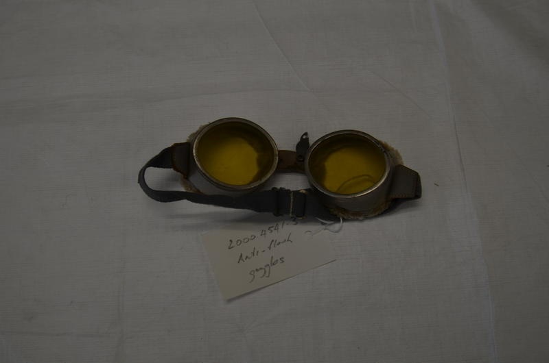 Anti-flash goggles; 2000.4541.3 | eHive