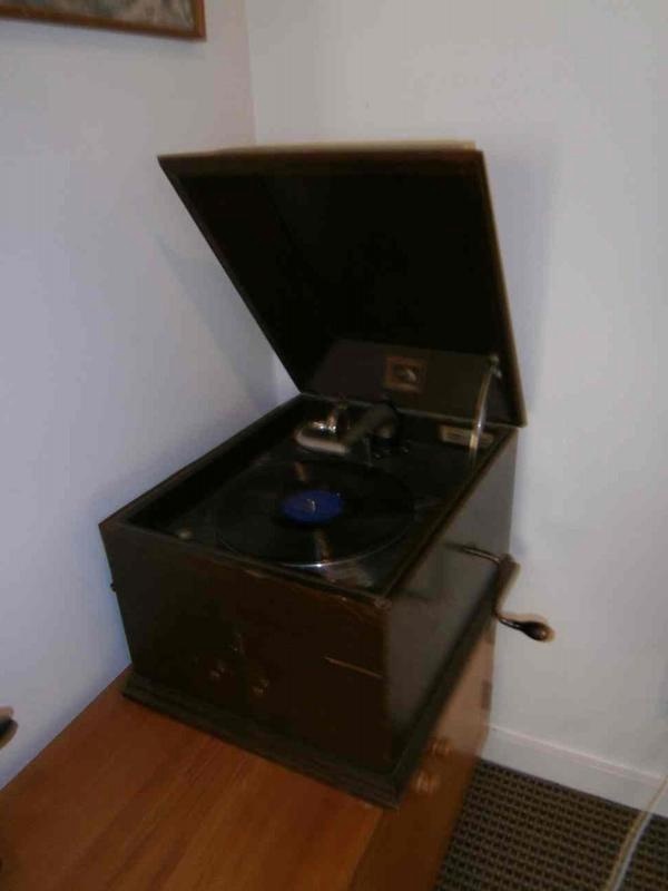 Gramophone; His Master's Voice (estab. 1921); COT1528 | eHive