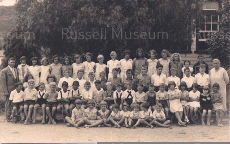 Photo (2): Russell school children (named) 1931; 1931; 97/1627 | eHive