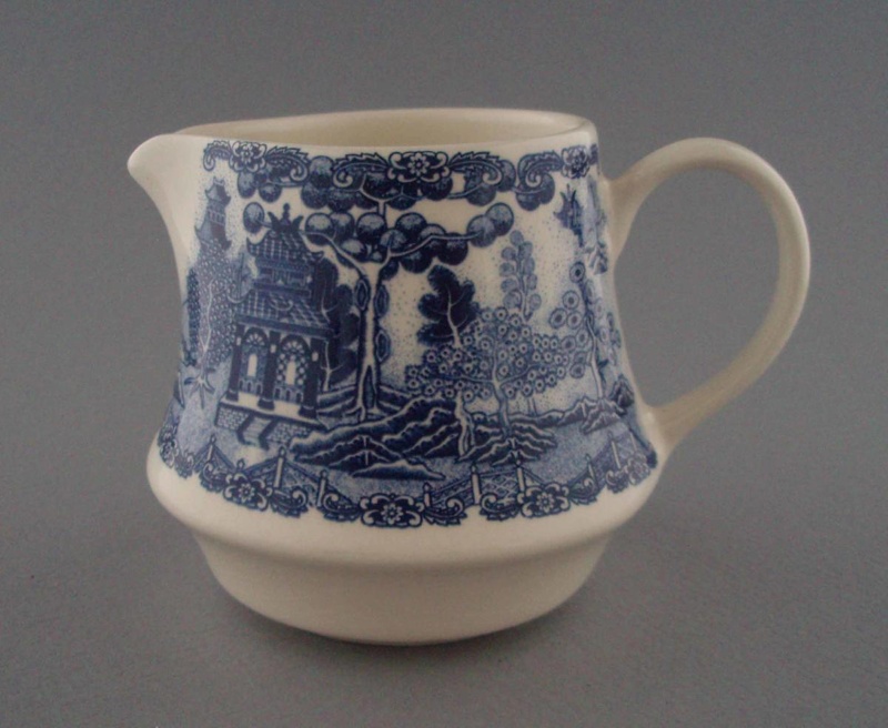 Cream jug - Blue Willow pattern; Crown Lynn Potteries Limited; 1983 ...