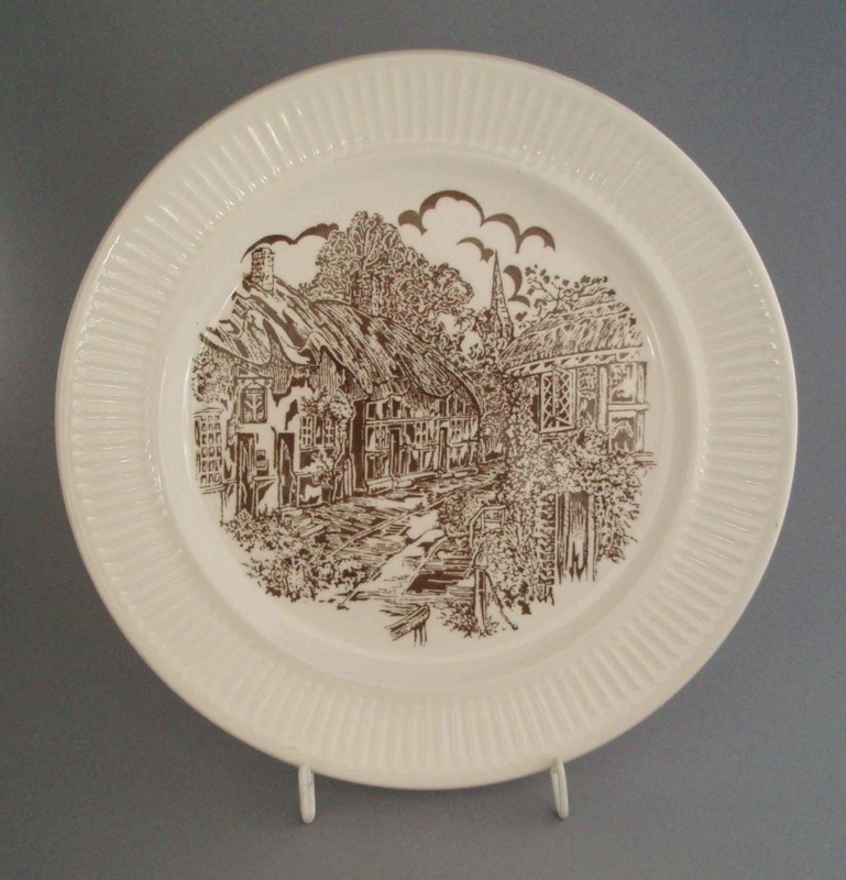 Dinner plate - Tradition pattern; Crown Lynn Potteries Limited; 1969 ...
