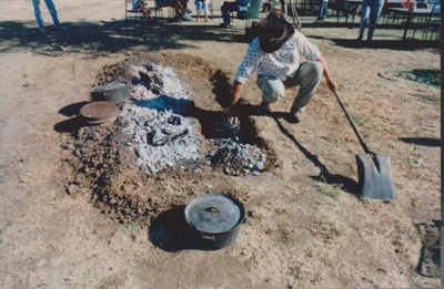 Damper making event at the 1998 Drover's Reunion, Stockman's Hall of ...