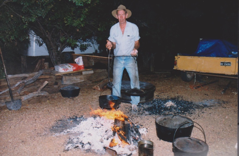 Damper making event at the 1998 Drover's Reunion, Stockman's Hall of ...