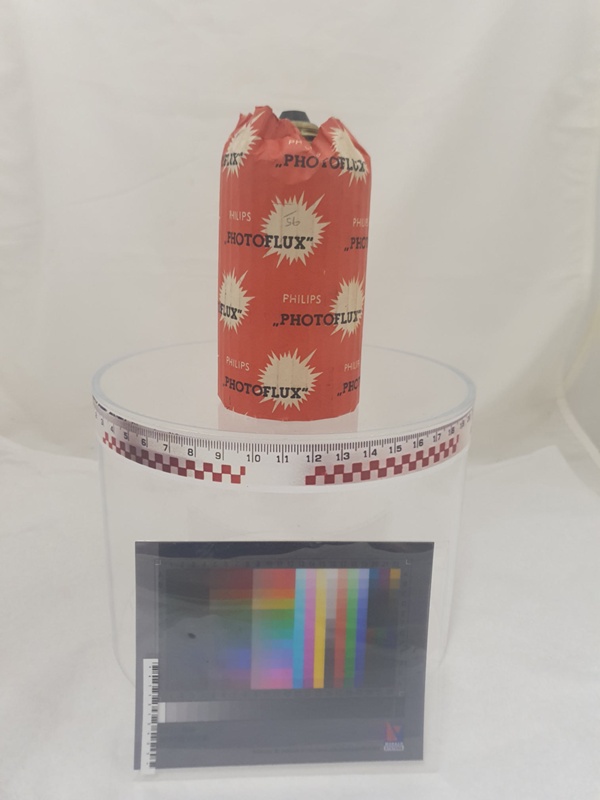 Philips 'Photoflux' Light Bulb with packaging; Phillips (Koninklijke ...