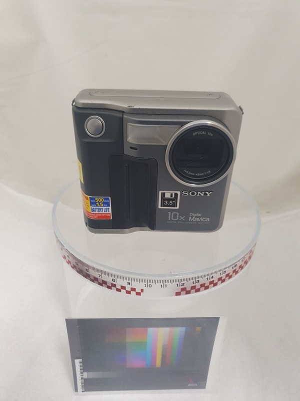 Sony 10x Mavica MVC-FD7 camera; Sony; c.1997; QP352-1 | eHive
