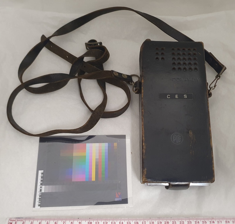 Radio transceiver UHF Compact radiotelephone with case; Pye ...