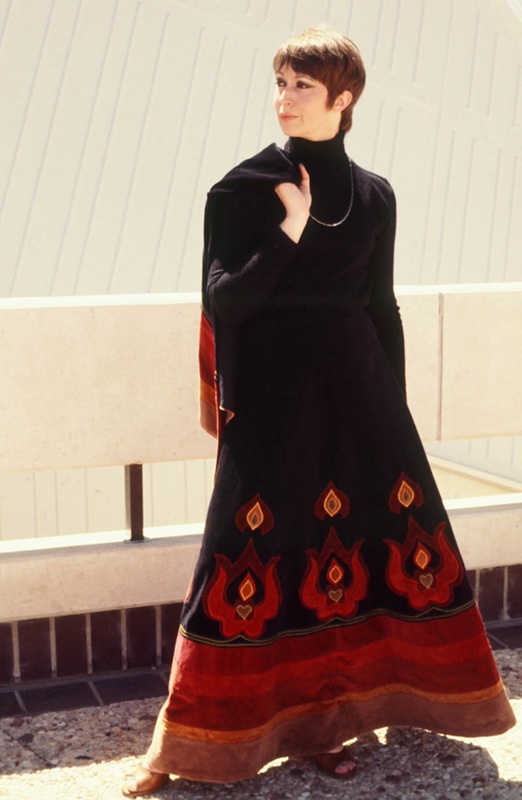 Simple repeat design using positive and negative shapes.; De Vere, Dawn ...