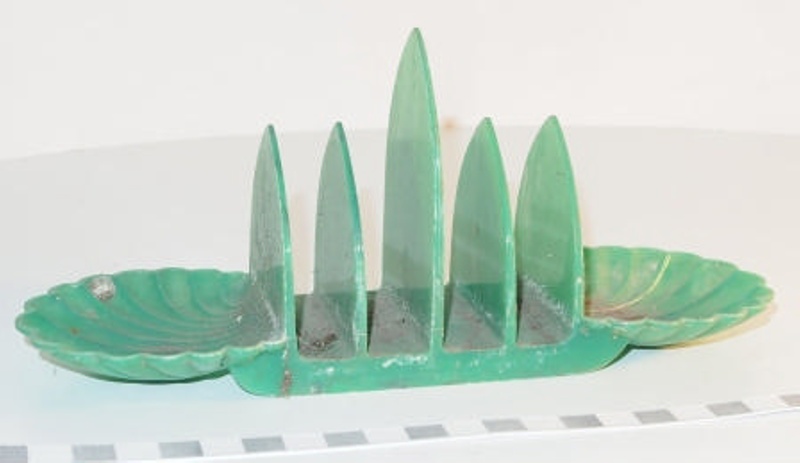 Plastic toast rack; T18 | eHive