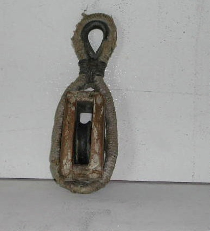 Pulley - single wood with metal sheave and wire strop; A_2005-008 | eHive