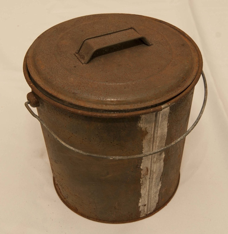 Tin Billy cans with lids; 2016.12:1-3 | eHive