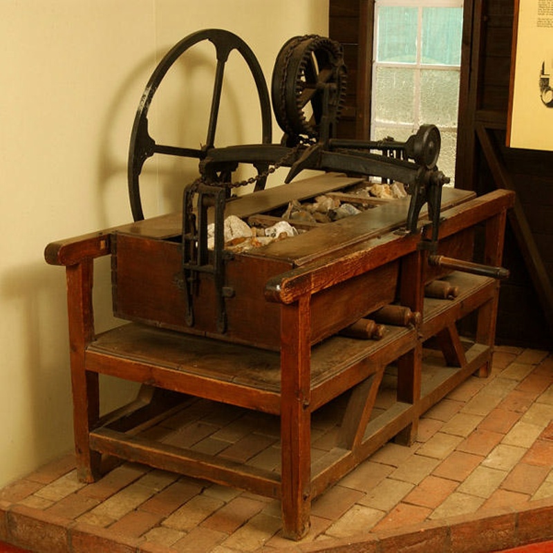 Box mangle; 19th C; STMEA:A.913 | eHive