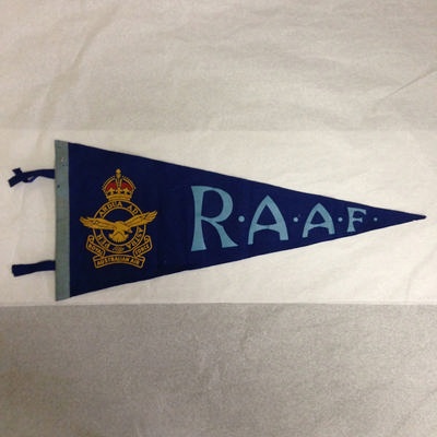 Pennant Flag with RAAF and RAAF Crest; TAM2014.44 | eHive