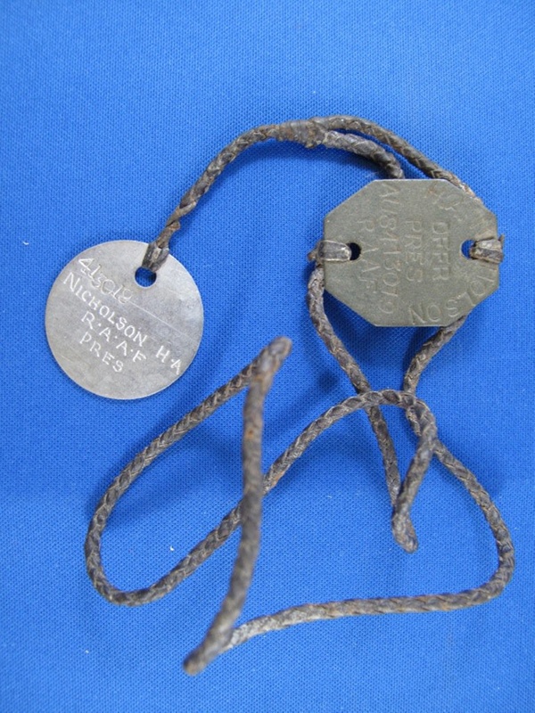 Identification discs- Nicholson H.A. 413019; R.A.A.F.; TAM2012.246 | eHive