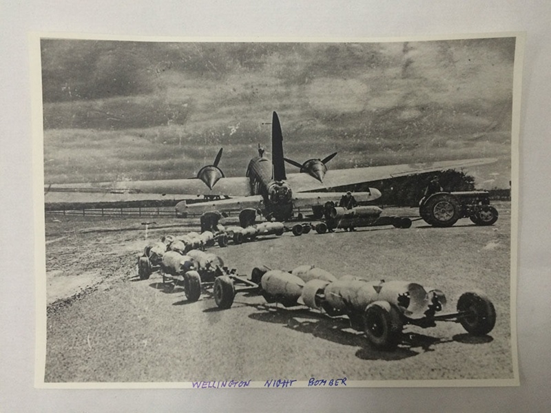 Photo Wellington Night Bomber And Ammunition Tam2016362 Ehive